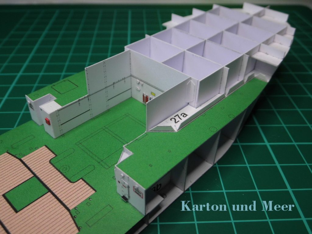 BREMEN FIGHTER, Aufbauwände Hauptdeck, Zwischendeck | Karton und Meer